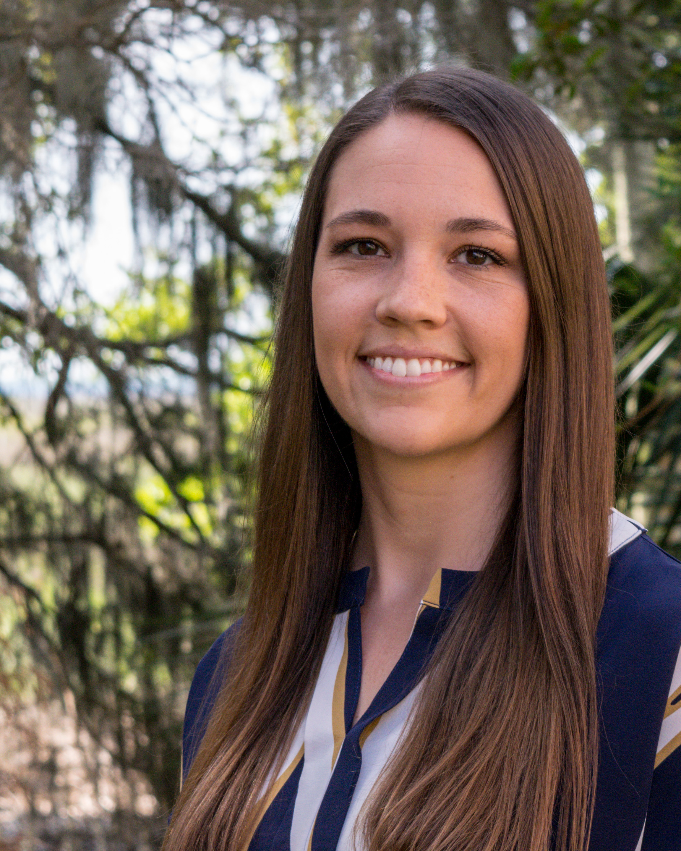 Amanda Bayless Headshot