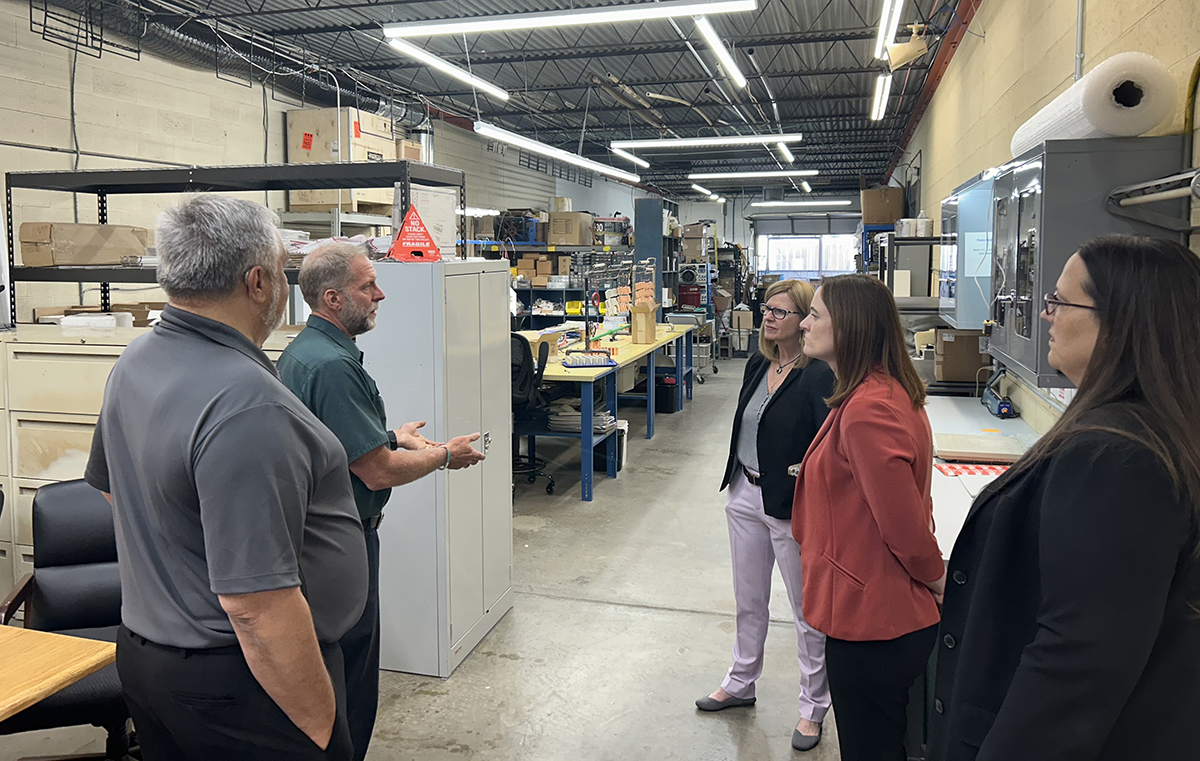 Under Secretary of Commerce for Standards and Technology Visits New ...