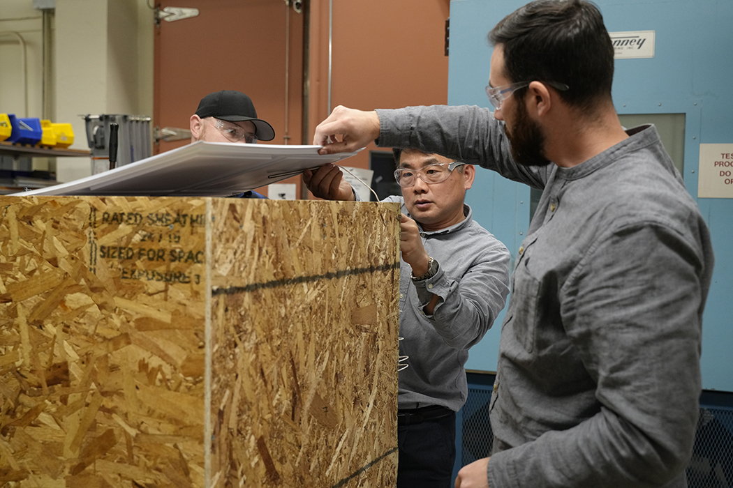 Jae Hyun Kim and colleagues in the insulation lab