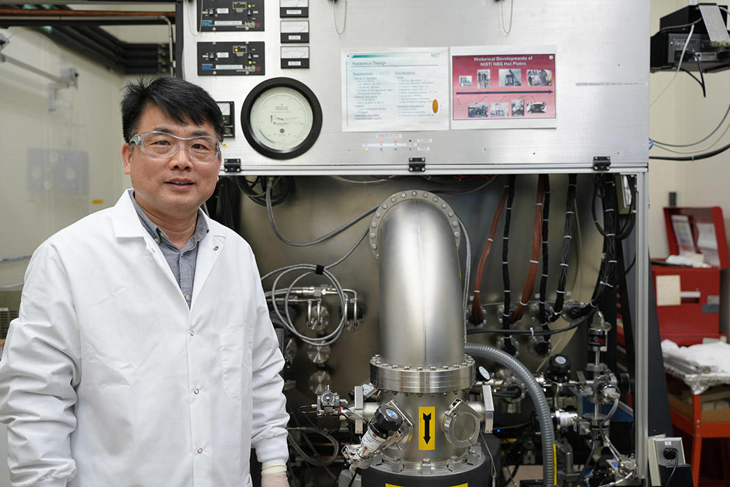 Jae Hyun Kim portrait in the lab